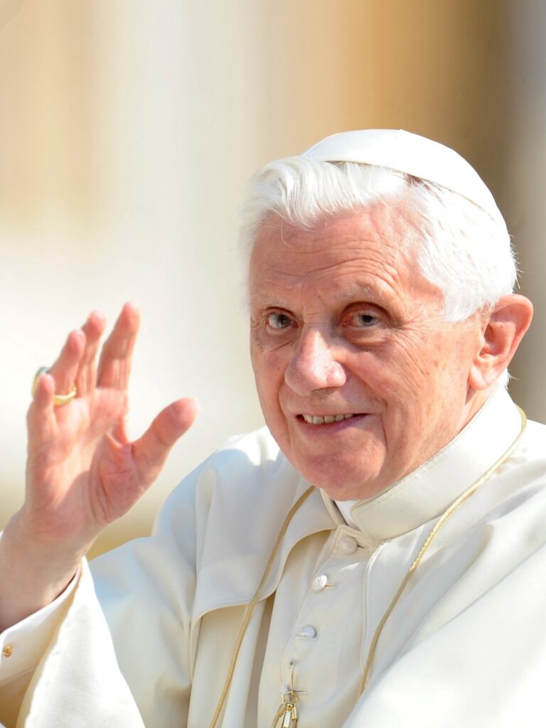 Qual é o papel do Papa na Igreja Católica?